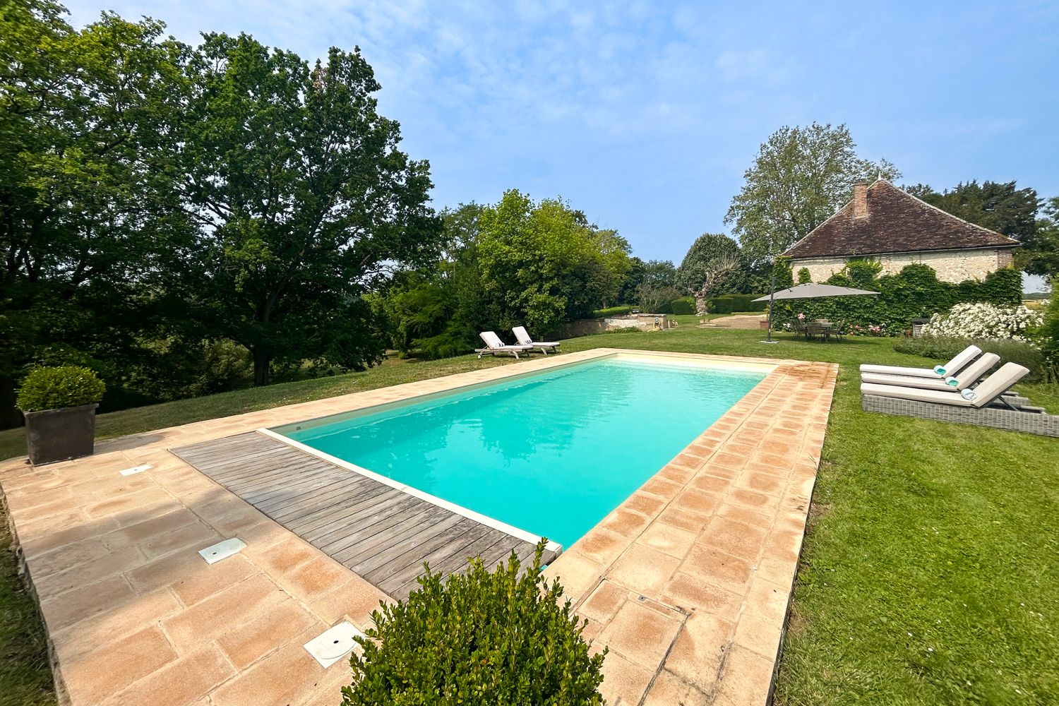Chateau Grandchamp De Chablis, Burgundy | Oliver's Travels