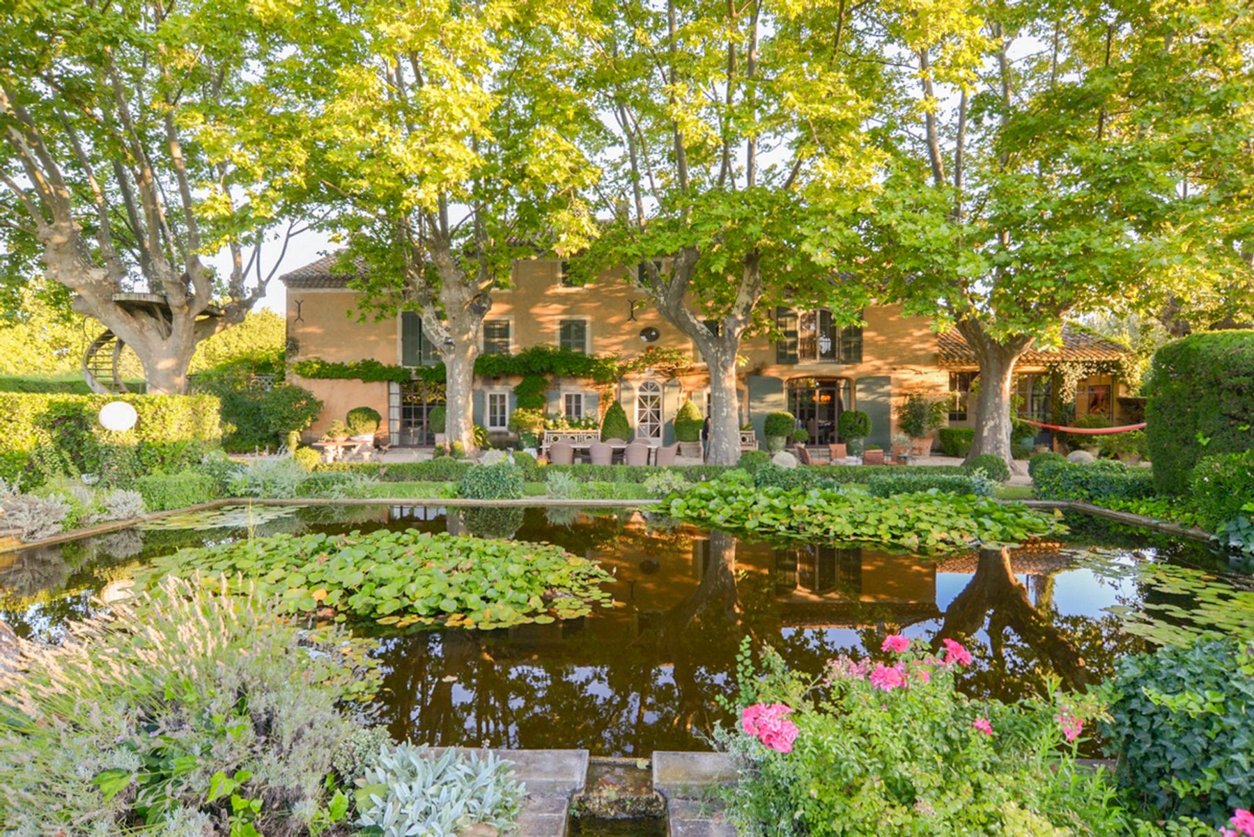 Water Lily House, Saint Remy de Provence | Oliver's Travels